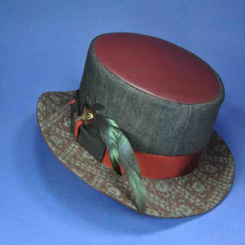 Haut de forme bordeaux cuir Alfonso D'Este avec plume | Haut de forme